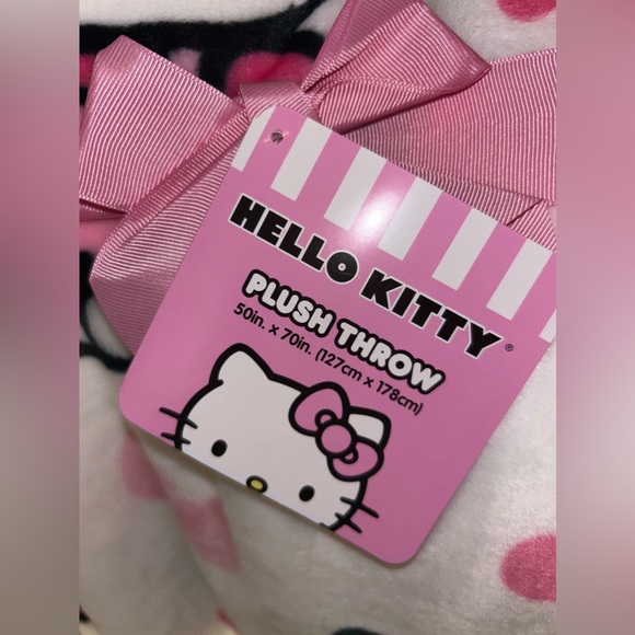 Hello Kitty | Bedding | Hello Kitty Pink Bow Plush Throw | Poshmark